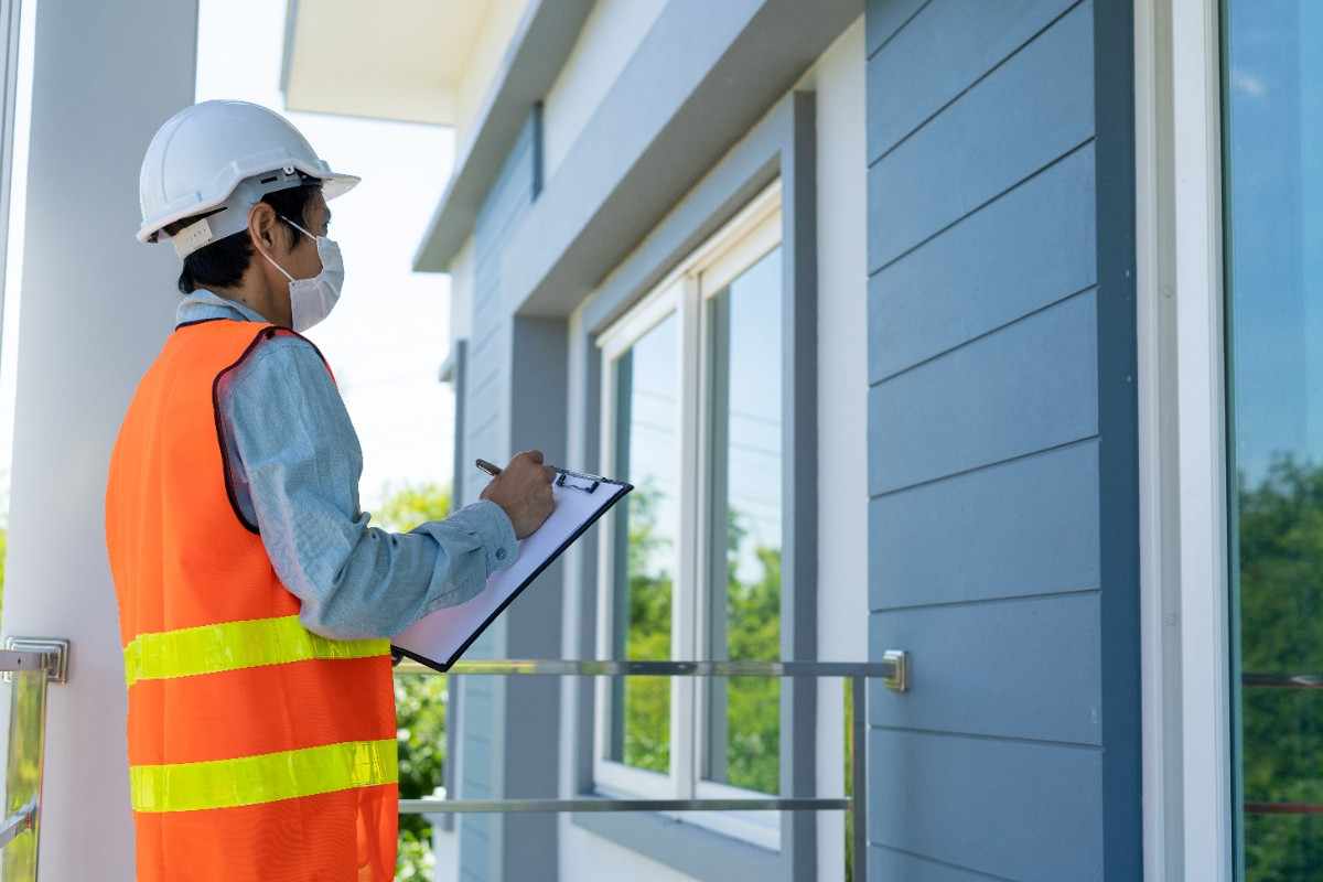 Who Is an Estate Surveyor & Valuer? Role, Skills & Pay